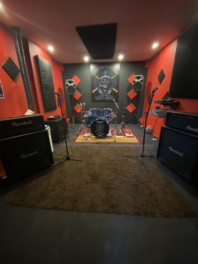 Sala 1 - Lucy Rock - RoomBand